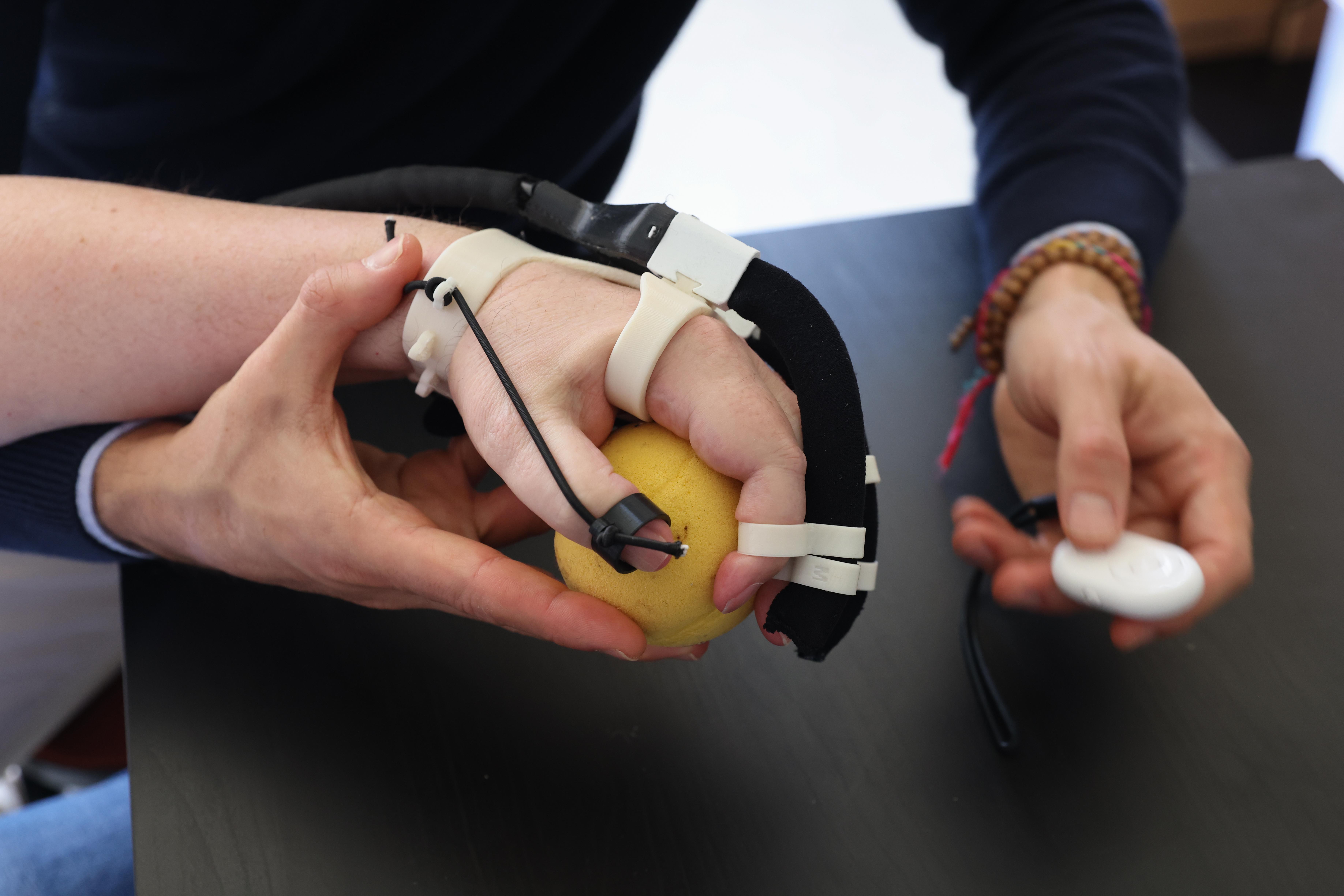 Exoskeleton Device Helps Stroke Victims Regain Hand Function