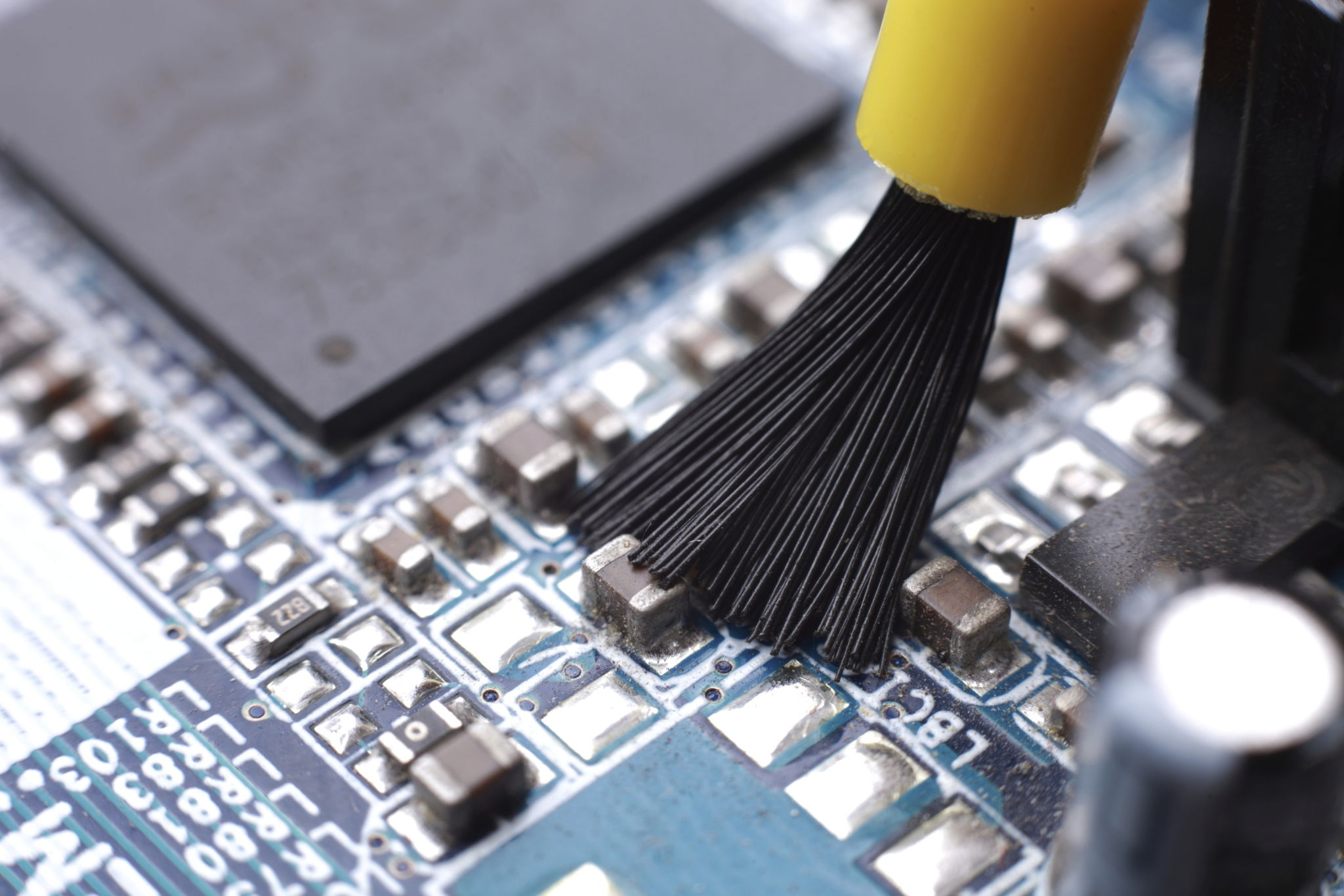 Cleaning Circuit Boards: A Complete Guide for Engineers and Technical ...